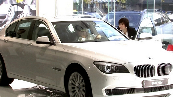 BMW·아우디·벤츠…유럽차, 값 내려 '한판 승부' | JTBC 뉴스