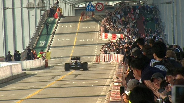 F1머신, '잠수교'에서 일냈다…도심 질주에 시민 '환호' | JTBC 뉴스