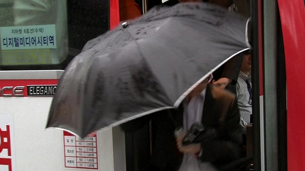 [날씨] 경남해안 시간당 20mm 폭우…오후 그쳐 | JTBC 뉴스