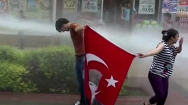 터키서 6일째 '반정부 시위'…2명 사망·1700여명 연행 | JTBC 뉴스