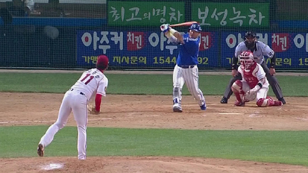 송구 실수로 와르르…KIA, 맞수 삼성전 '10연패' 수모 | JTBC 뉴스