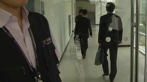 국가기록원 압수수색…특수차 동원 'NLL 기록물' 분석 | JTBC 뉴스