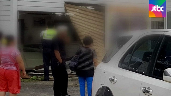 만취 상태서 SUV 몰고 식당으로 돌진…손님 9명 부상 | JTBC 뉴스