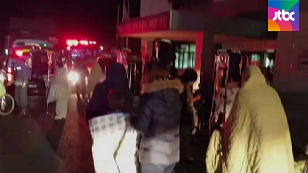 한밤중 거제 종합병원서 불…환자·직원 200여 명 대피 | JTBC 뉴스