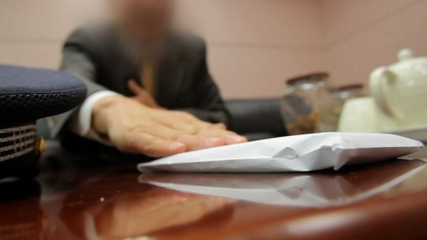 '김영란법 6개월' 신고 2300여건…57건은 '과태료·수사' | JTBC 뉴스