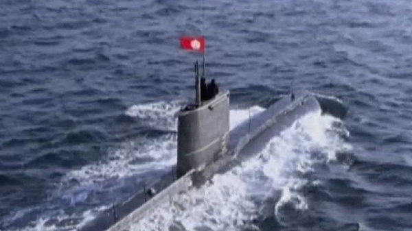 "1800톤급 북 잠수함, 이례적 항해"…SLBM 발사 지원? | JTBC 뉴스