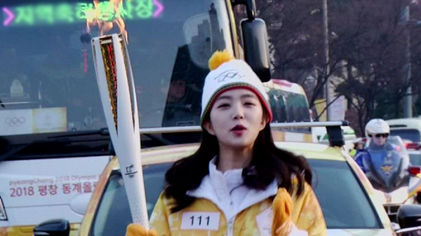 [Talk쏘는 정치] 서울 온 '평창 성화'…강지영도 뛰었다 | JTBC 뉴스