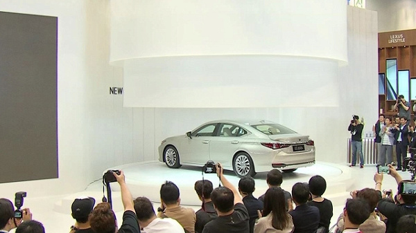 막 오른 부산모터쇼…친환경 전기차·SUV 모델 주목 | JTBC 뉴스