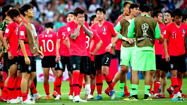 태클 PK에 또 무너졌다…2패, 한국 축구의 아픈 현주소 | JTBC 뉴스