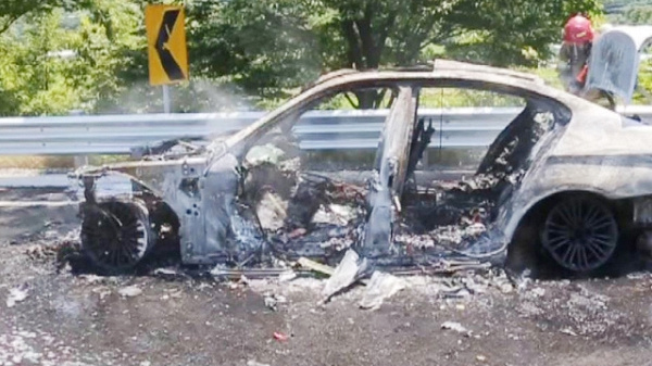 달리던 BMW 또 불…520d 모델, 올들어서만 17번째 화재 | JTBC 뉴스