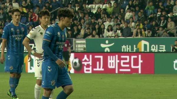 '김보경 PK 결승골' 울산, 전북 꺾고 선두 탈환 | JTBC 뉴스