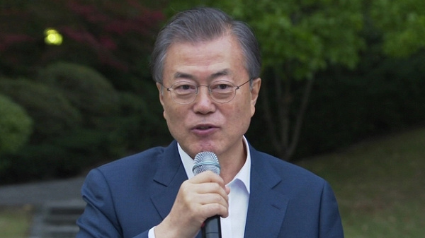 문 대통령, 국민 300명과 '각본없는 대화'…100분 생중계 | JTBC 뉴스