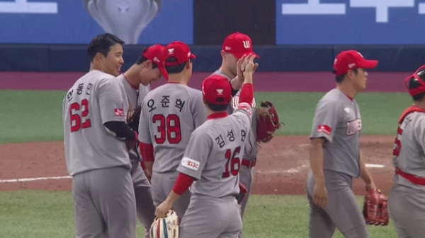 SK, 10연패 사슬 끊었다…남태혁 '3안타'로 키움에 역전승 | JTBC 뉴스