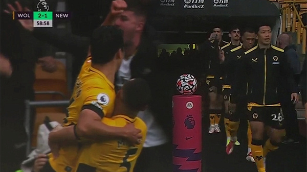 "팬들 위해 이기고픈 마음 컸다" 황희찬, EPL 첫 멀티골 | JTBC 뉴스