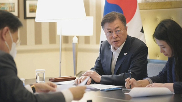 문 대통령 방문한 UAE서 드론 테러 발생…3명 숨져 | JTBC 뉴스