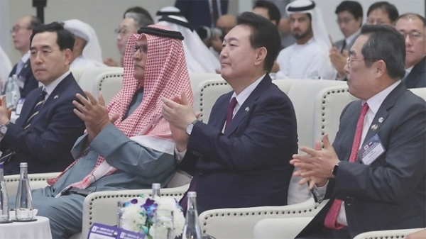 윤 대통령, 'UAE 일정' 마무리…다보스포럼 스위스행 | JTBC 뉴스