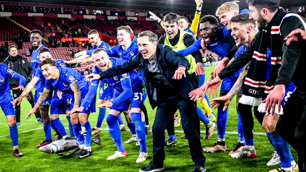 '공은 둥글다' 4부 리그 그림즈비, EPL 팀 격파 '이변' | JTBC 뉴스