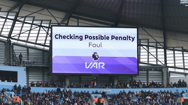 "축구 정신 해친다" EPL 구단의 반란…VAR 폐지 투표 나서 | JTBC 뉴스