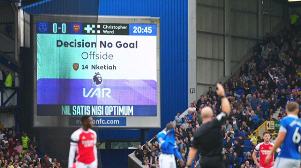 EPL 비디오 판독 사라지나…결국 울버햄튼이 총대 맸다 | JTBC 뉴스